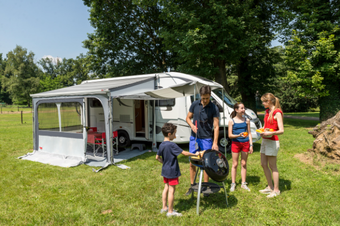 Ford Econoline awning privacy room - Country Offroad